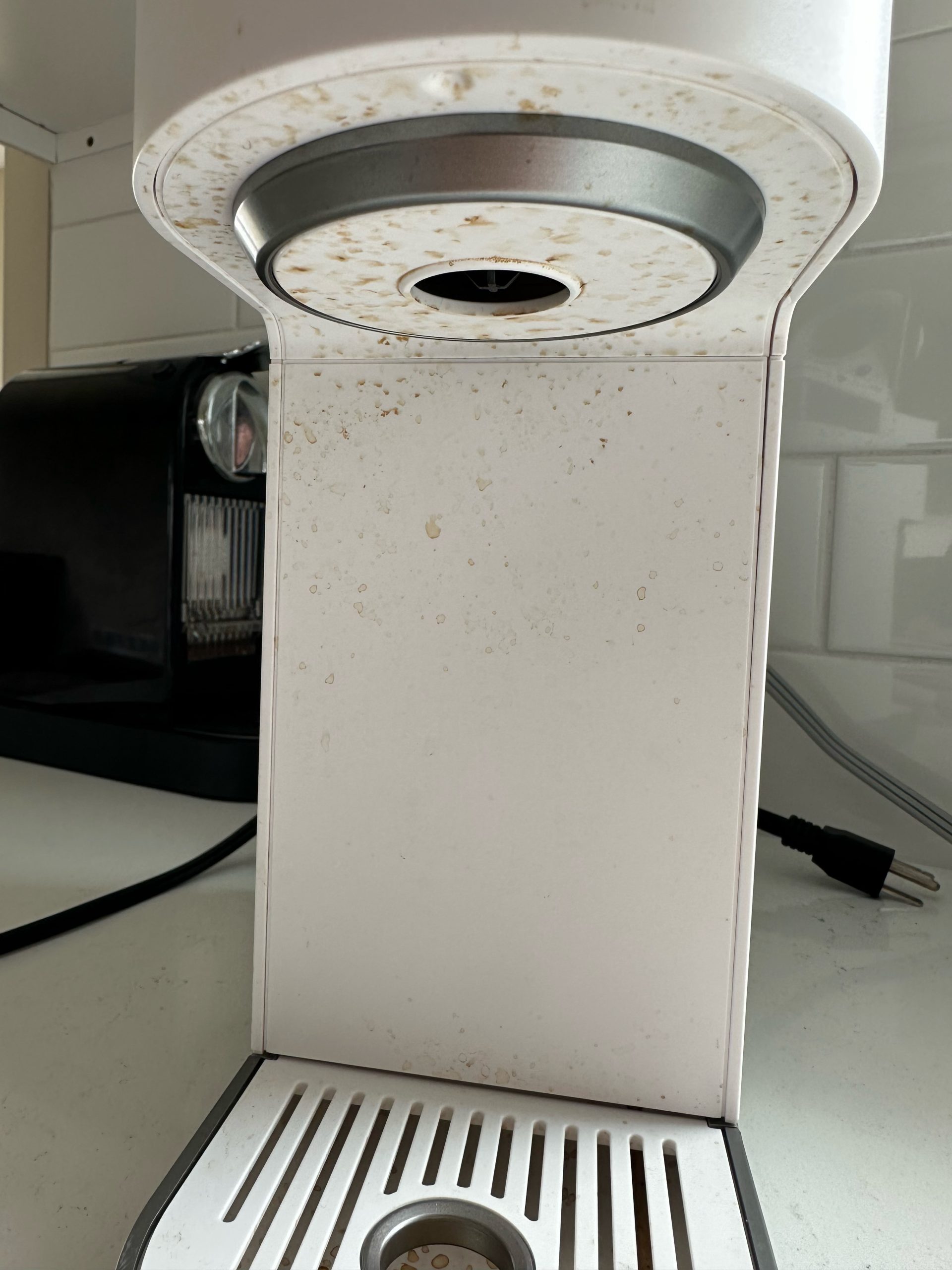 DIY Recipe For Cleaning Your Keurig Coffee Machine! - Mental Scoop
