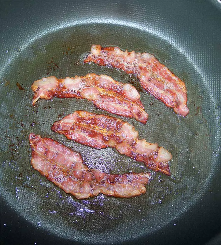 Save Your Bacon Grease: 9 Surprising Uses You’ll Love! - Mental Scoop